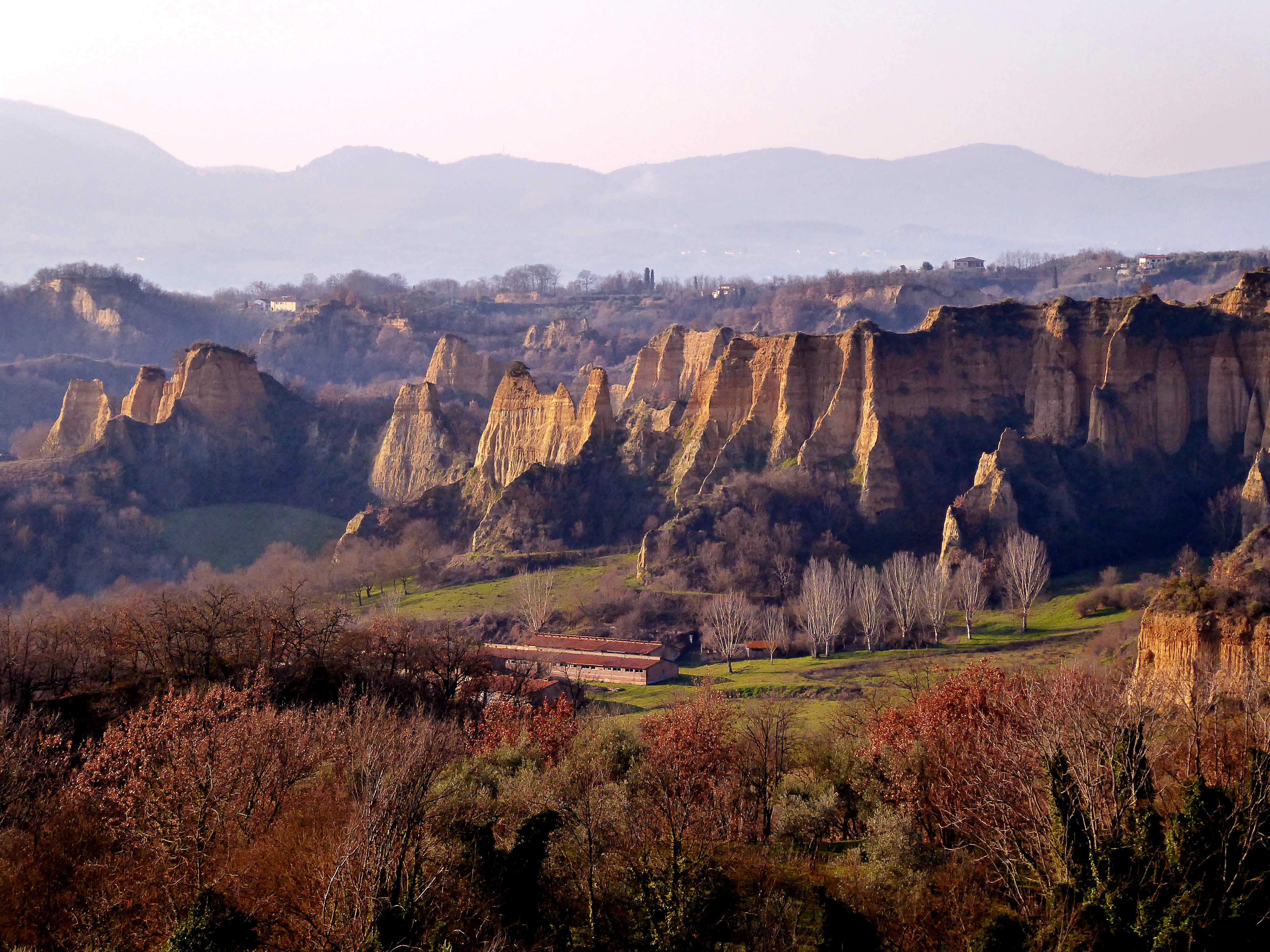 Lo Scarpone - Balze del Valdarno: un'escursione tra geologia e borghi ...